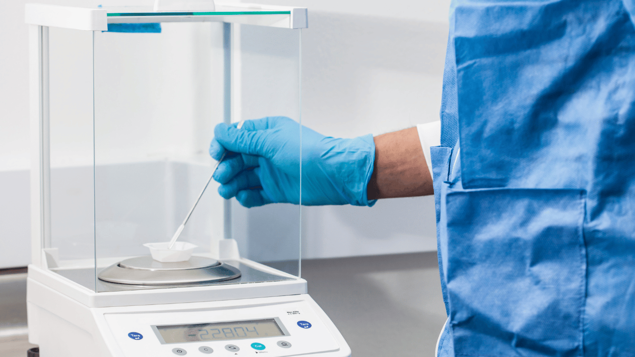 Guide de la balance analytique : manuel complet de pesée en laboratoire